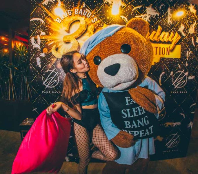Get Comfy At This Huge Slumber Party With An Epic Pillow Fight At Bang ...